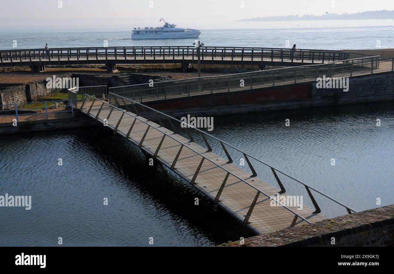 ENGLISH COASTAL PATH, LONG CURTAIN MOAT, KING'S BASTION, SPUR REDOUBT ...