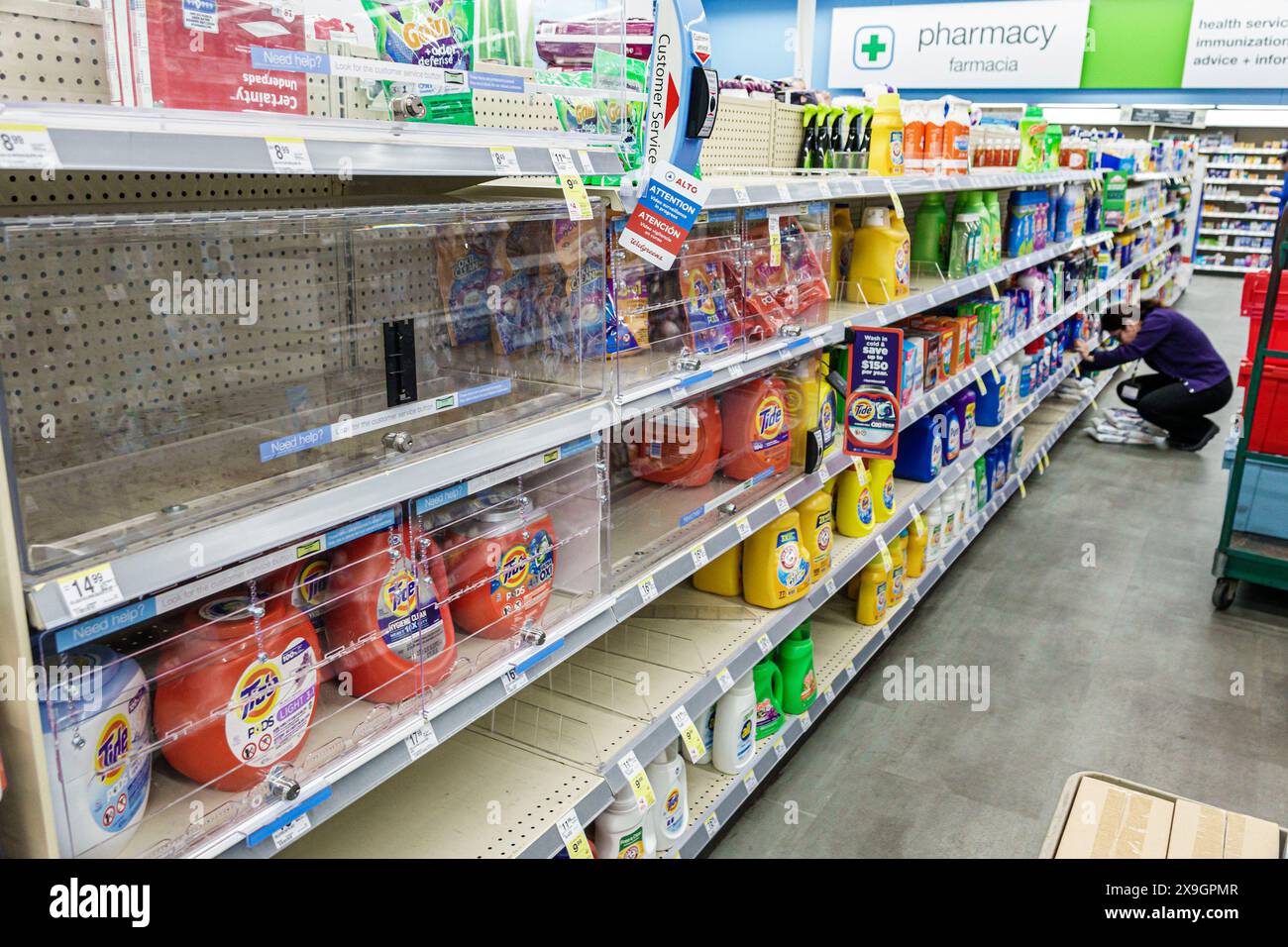 Walgreens pharmacy drugstore inside interior hi-res stock photography ...