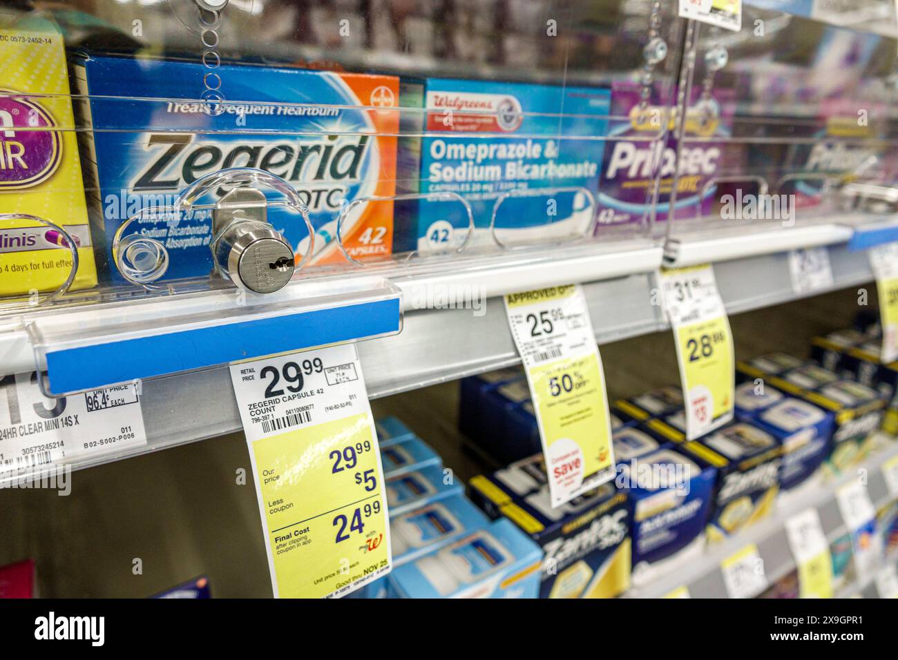 Walgreens pharmacy drugstore inside interior hi-res stock photography ...