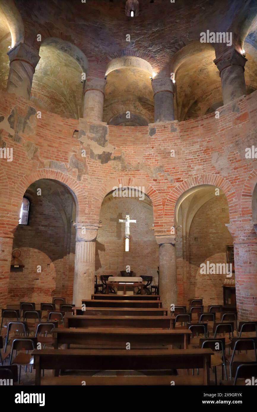 Round church hi-res stock photography and images - Alamy