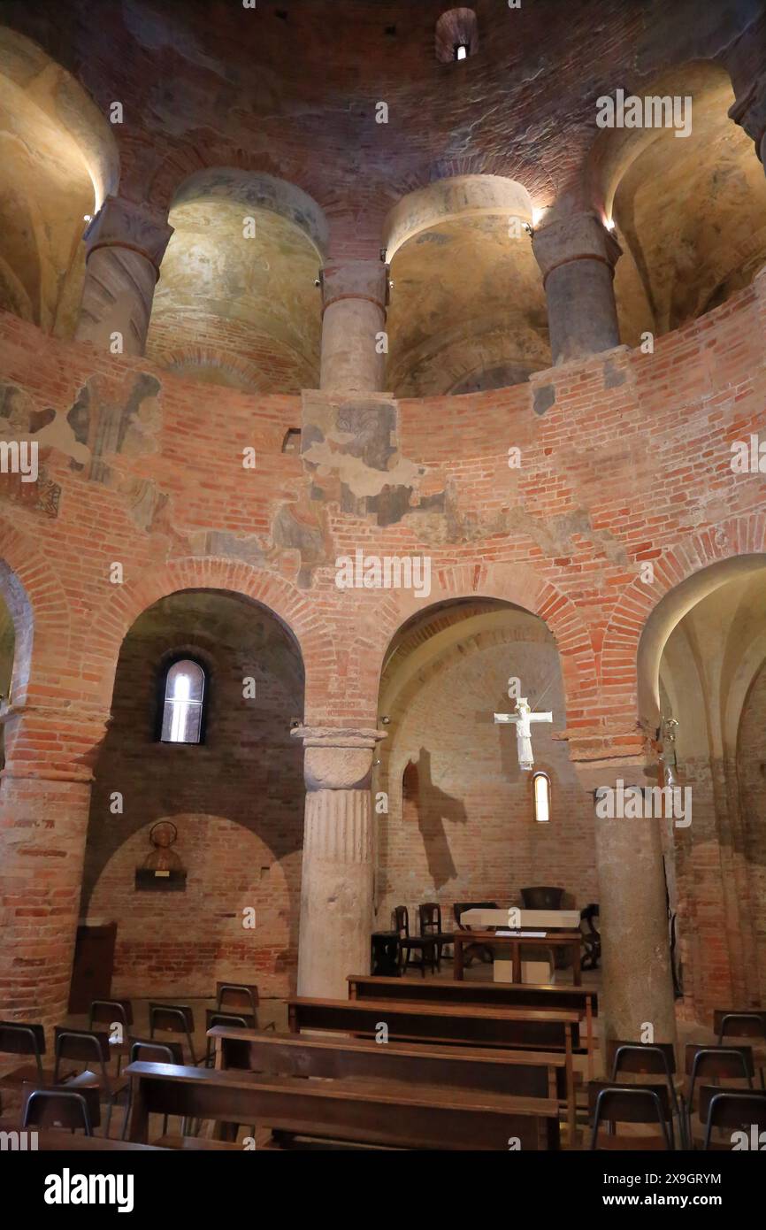 Round church hi-res stock photography and images - Alamy