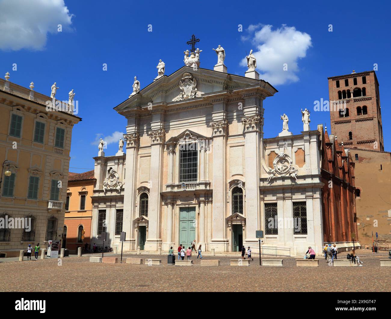 Mantua Cathedral, Italy. Duomo di Mantova Stock Photo - Alamy
