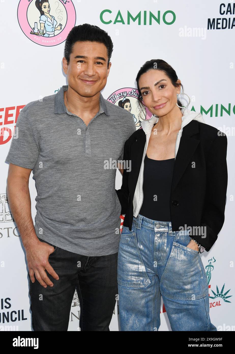 LOS ANGELES, CALIFORNIA - MAY 30: (L-R) Mario Lopez and Courtney Laine ...