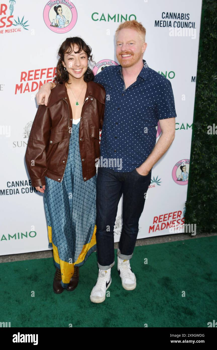 LOS ANGELES, CALIFORNIA - MAY 30: (L-R) Aubrey Anderson-Emmons and ...