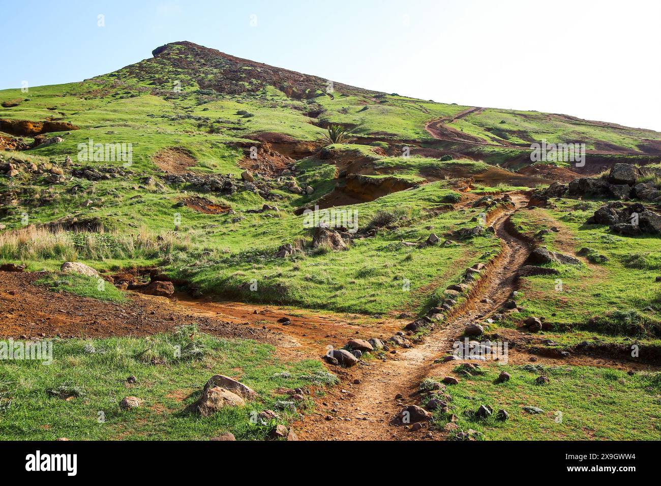 Trail to the Ponta de São Lourenço (tip of St Lawrence) at the ...