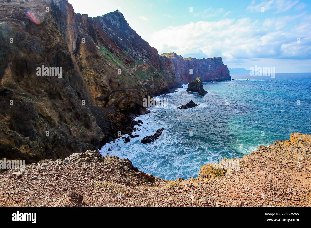 Dramatic sea cliffs at the Ponta de São Lourenço (tip of St Lawrence ...