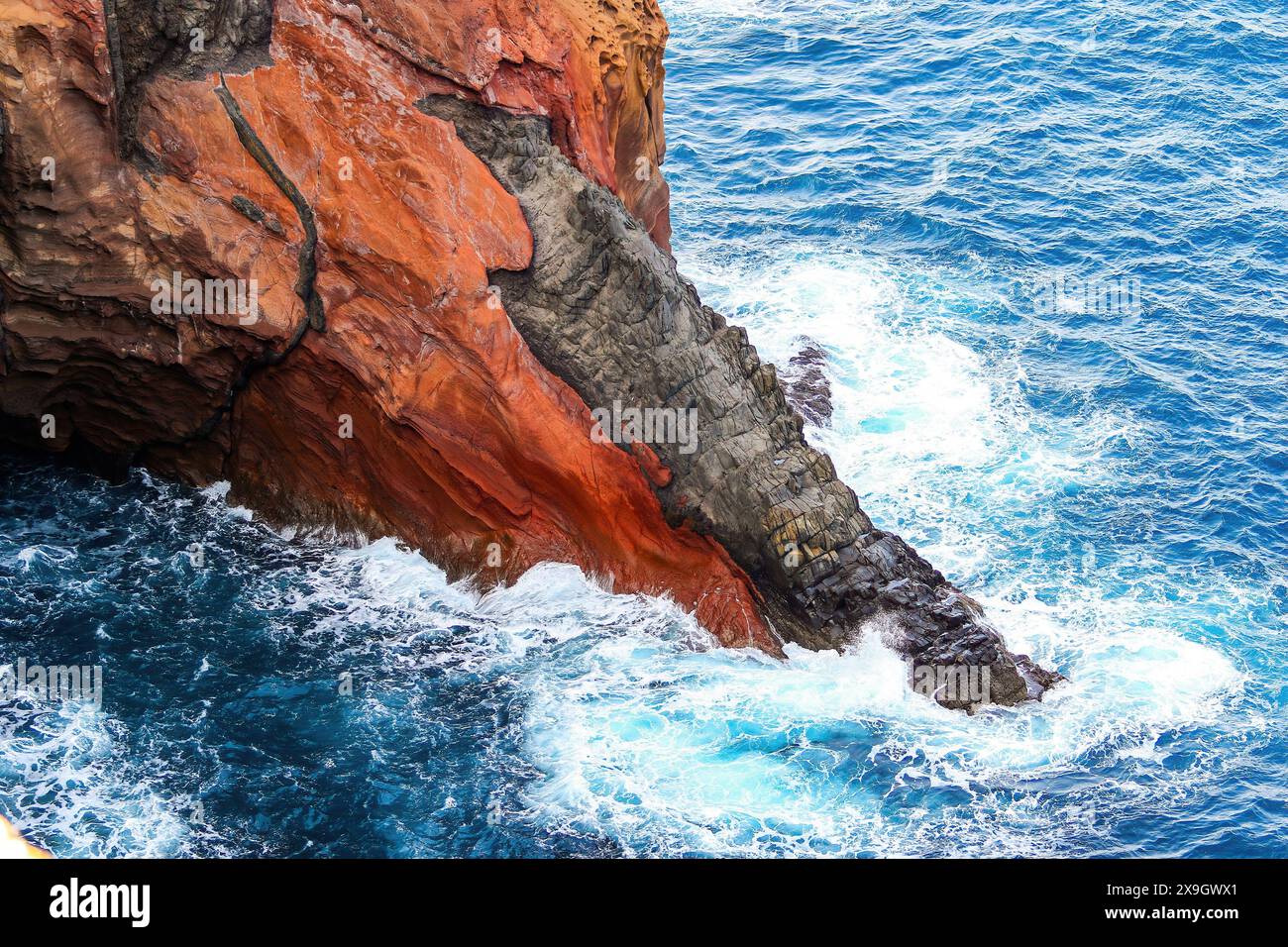 Small cape on the shape of a lizard spine on the Ponta de São Lourenço ...