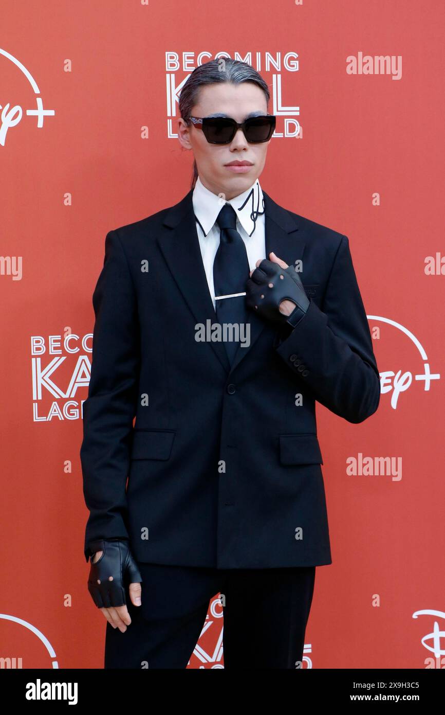 Karl Lagerfeld doppelganger at the German premiere of Becoming Karl ...