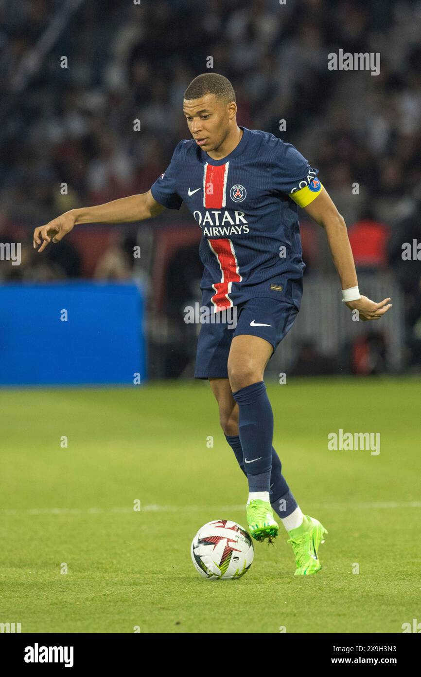 Football match, captain Kylian MBAPPE' Paris St. Germain confidently on ... Football match, captain Kylian MBAPPE' Paris St. Germain confidently on ...