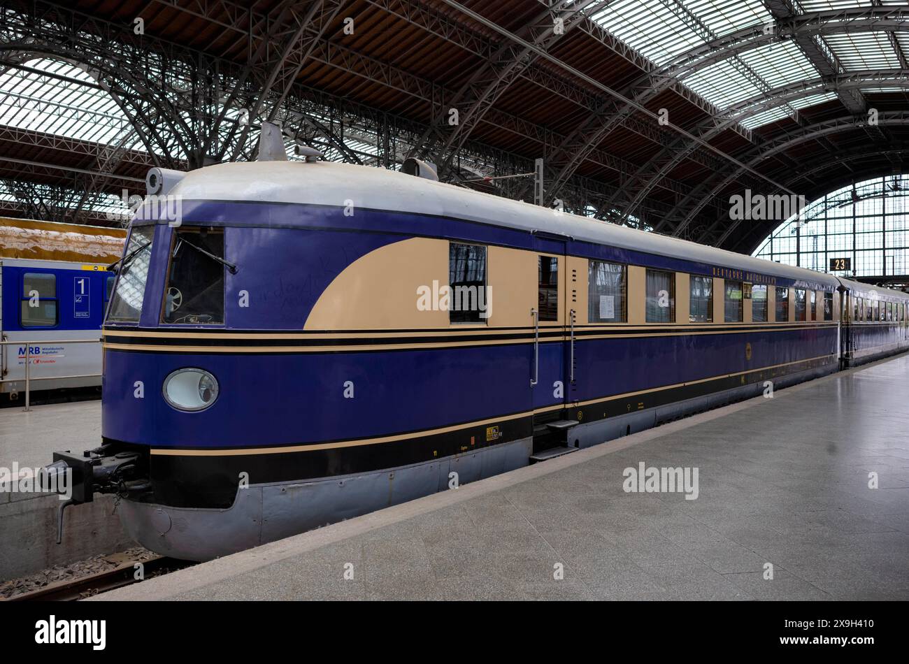 Fast-burning railcar class SVT 137 225 of the Hamburg type, Deutsche ...