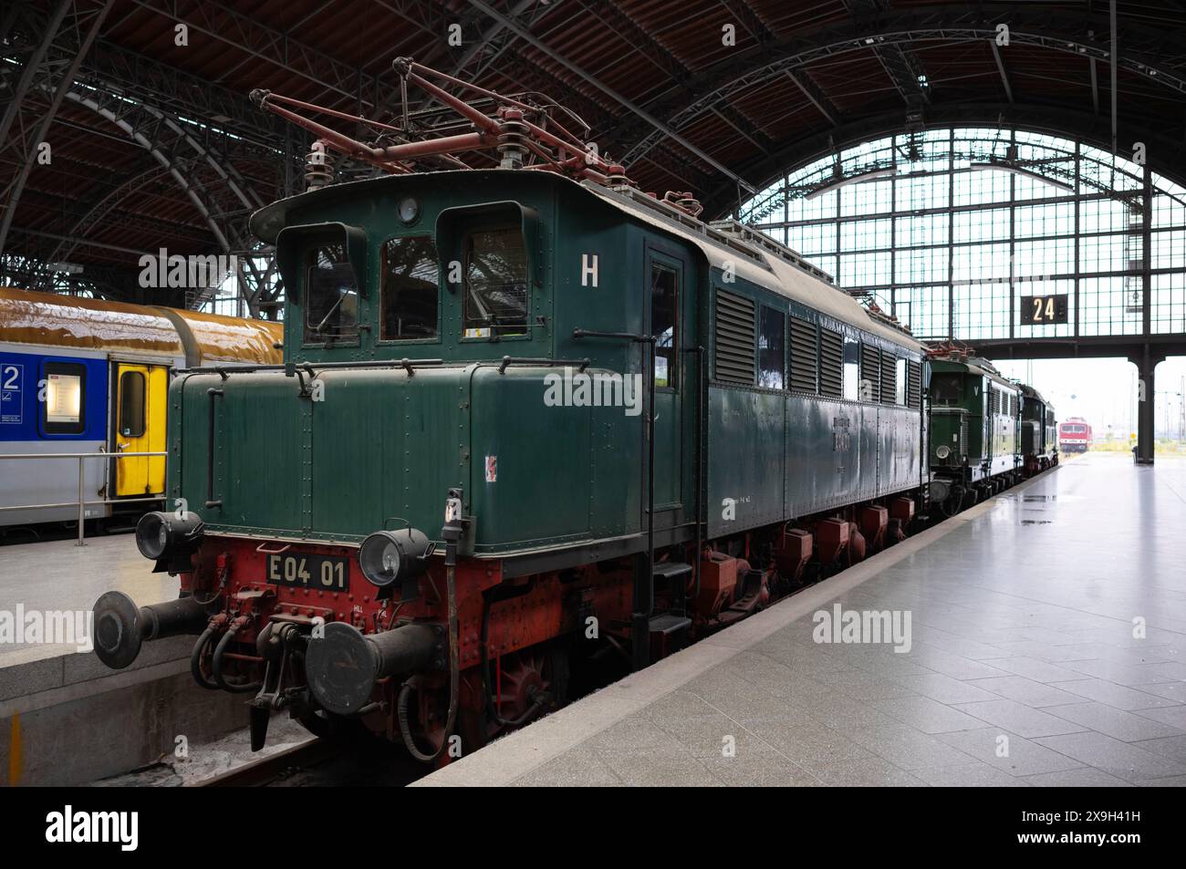 Class E04 electric locomotive, Deutsche Reichsbahn DR, museum track 24 ...