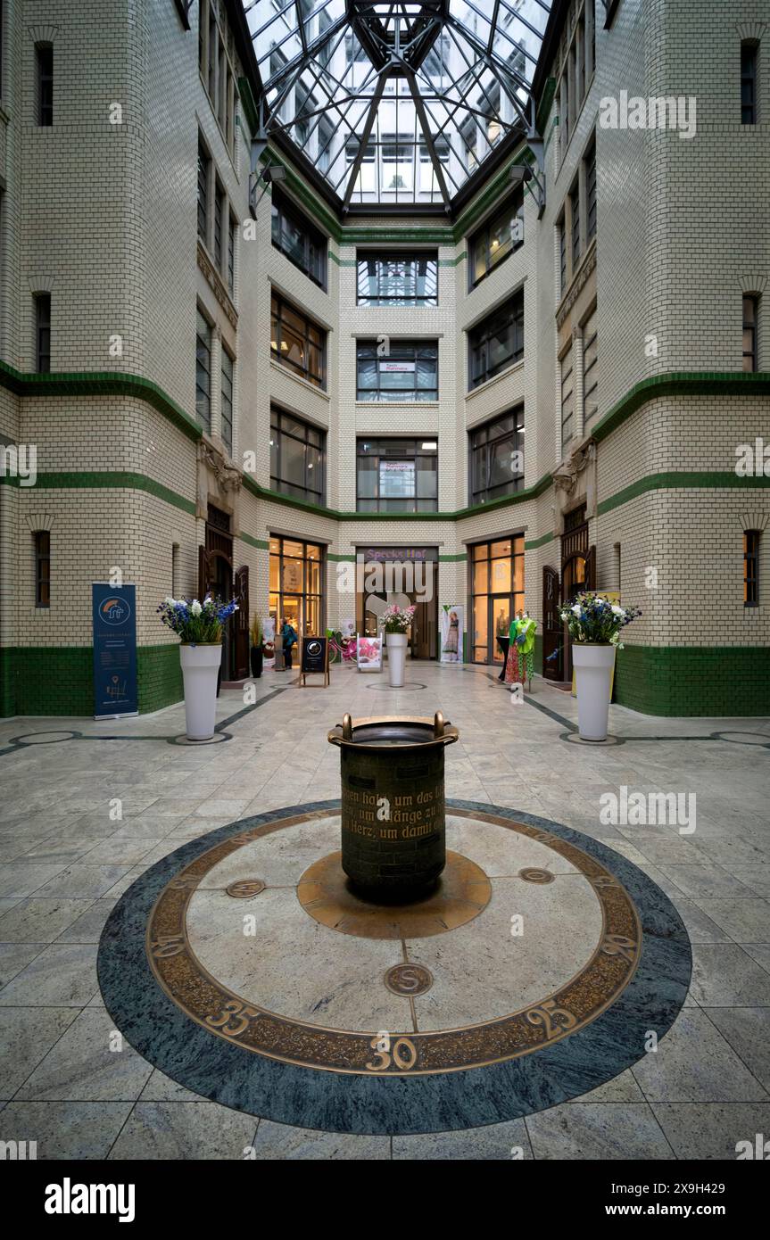 Specks Hof, art clock in Hansa Haus, lucky charm, shopping arcade, mall ...