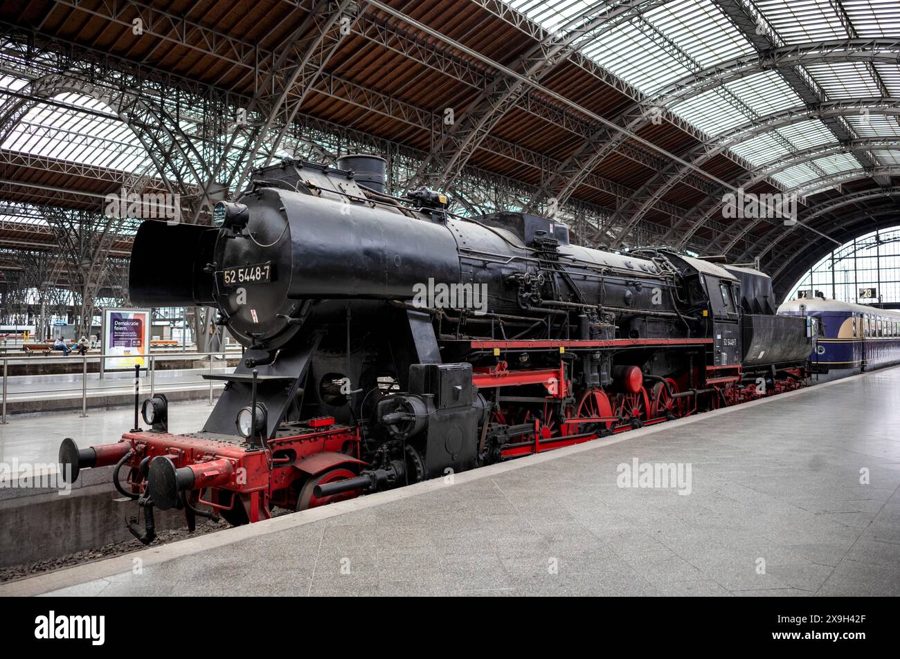Steam locomotive class 52 of the Deutsche Reichsbahn DR with tub tender ...
