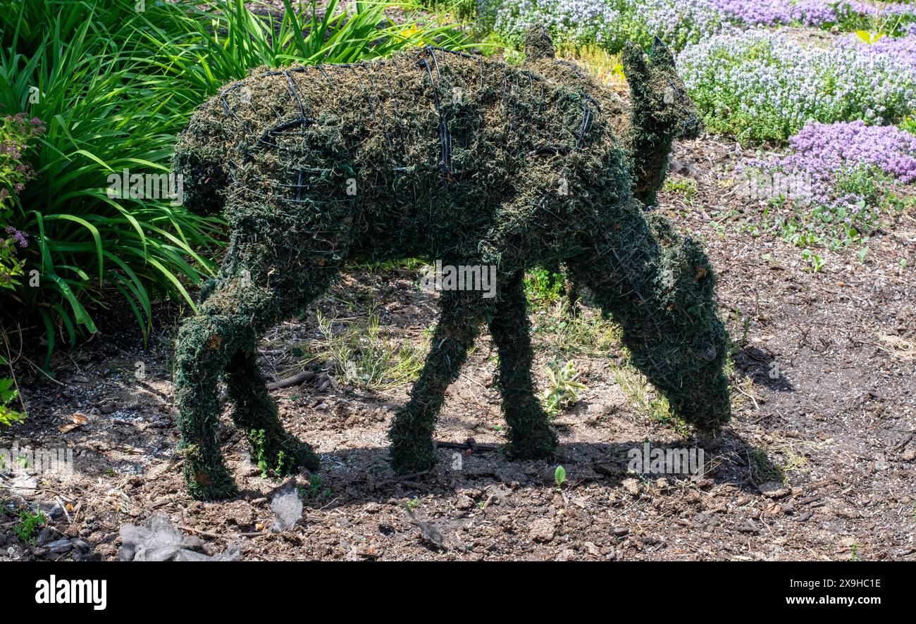 Animal topiary hi-res stock photography and images - Alamy