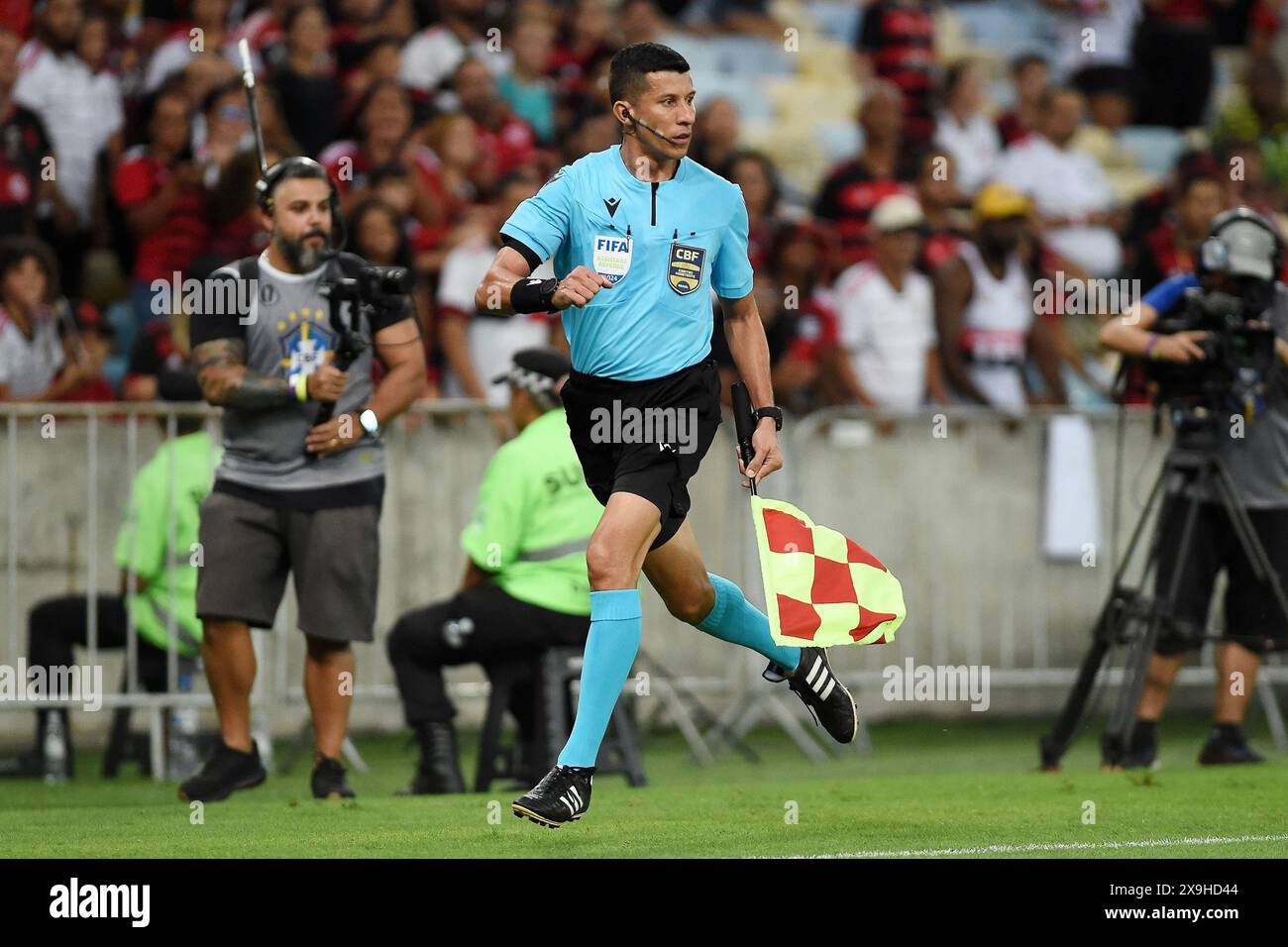Rio de Janeiro, Brazil, May 1, 2024. Referee, during the football match ...