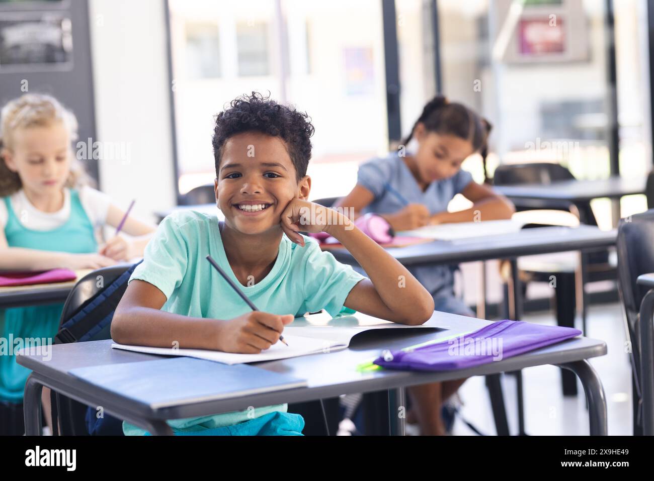 Diverse studying class hi-res stock photography and images - Alamy