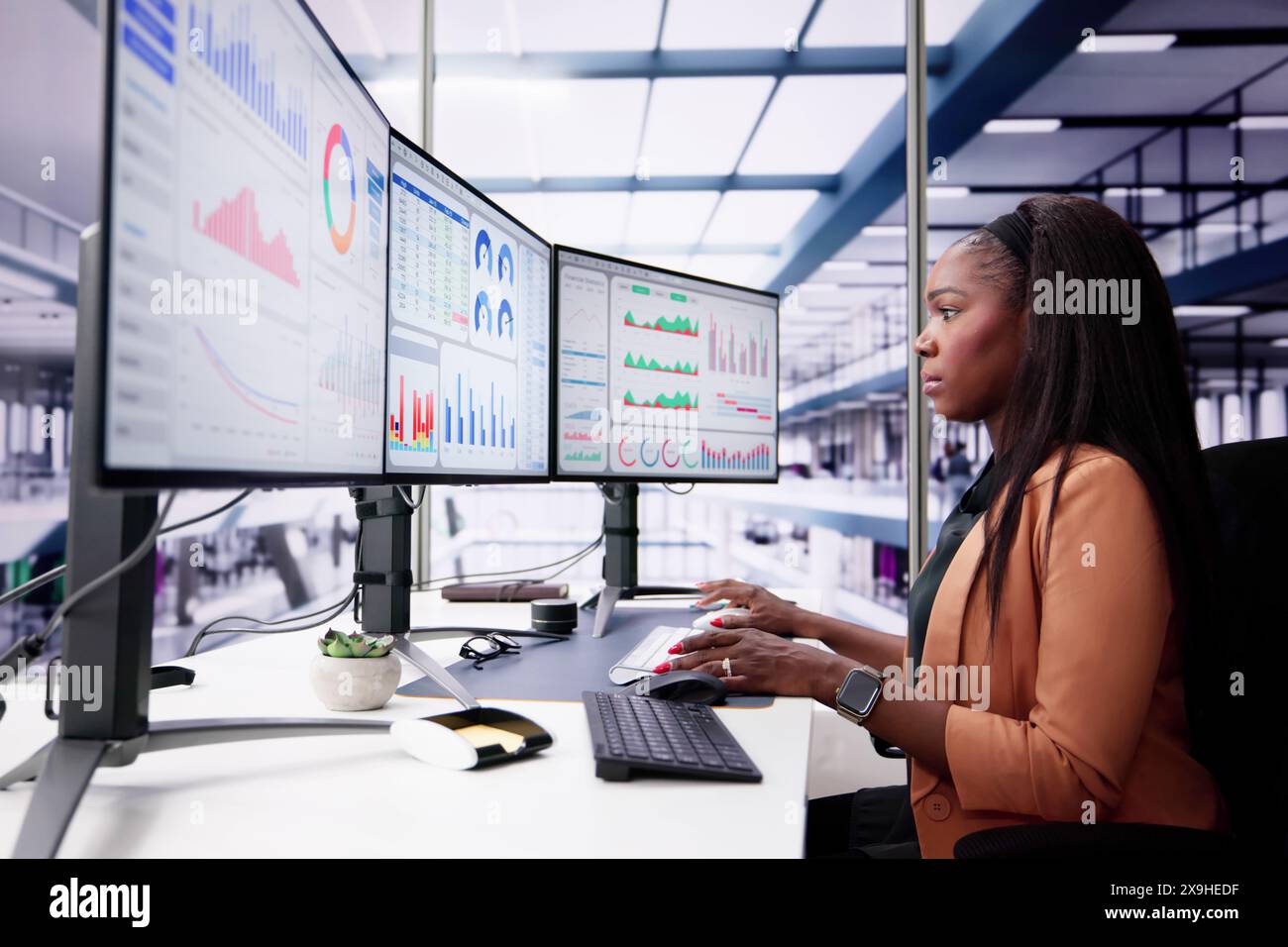 Data Analyst Using Data Analytics KPI Dashboard Stock Photo - Alamy