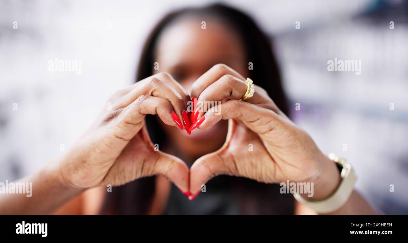 Heart sign with hands hi-res stock photography and images - Alamy