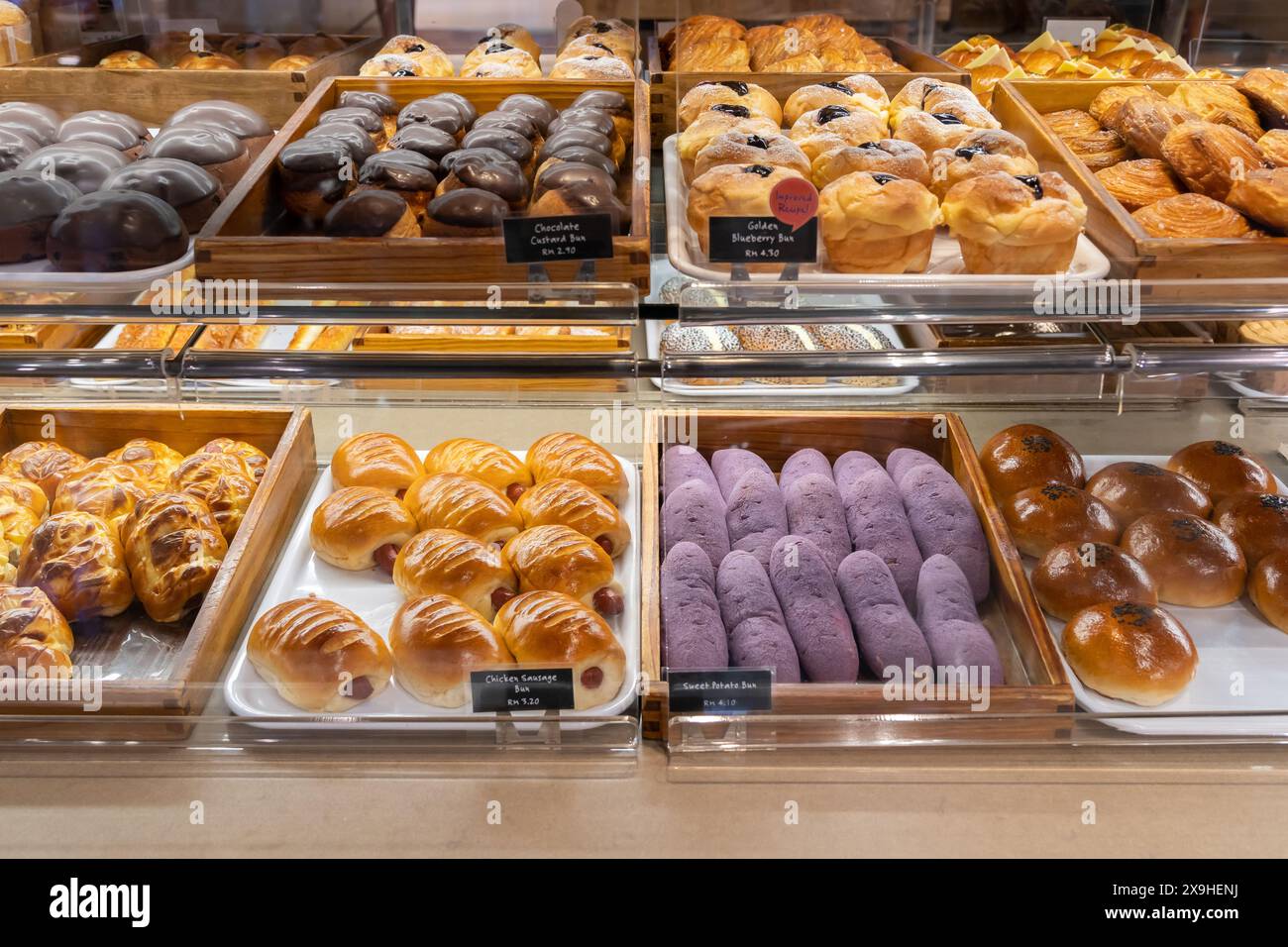 Delicious bread bakery shop hi-res stock photography and images - Alamy