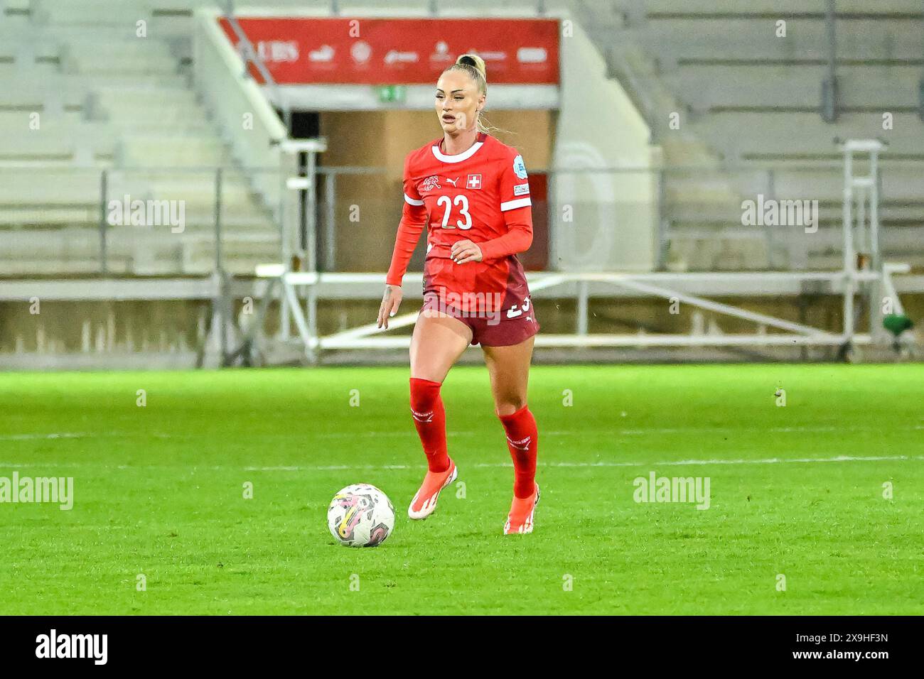 Alisha Lehmann (Schweiz, #23) am Ball. SUI, Schweiz - Ungarn, UEFA ...