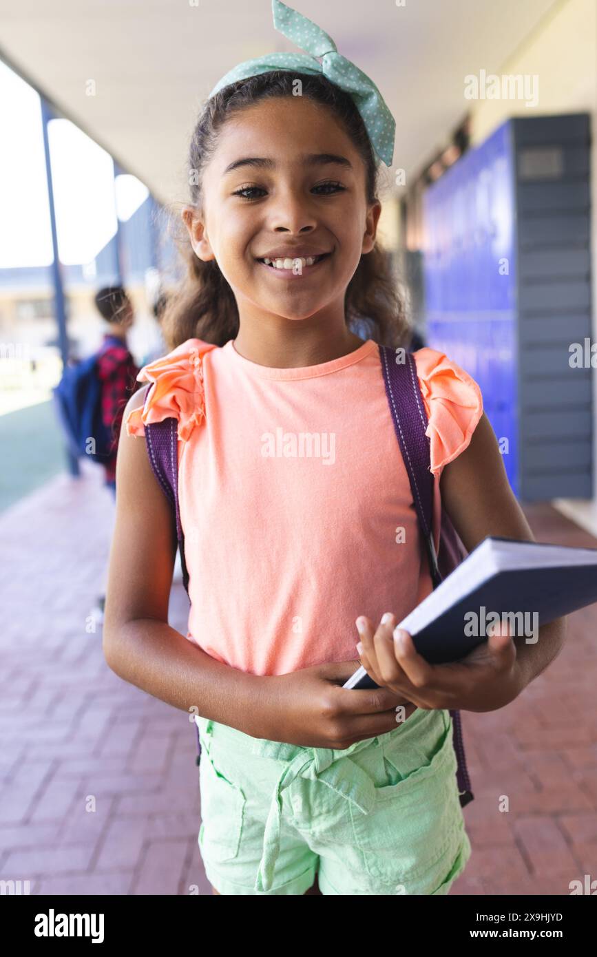 Bustling hallway hi-res stock photography and images - Alamy