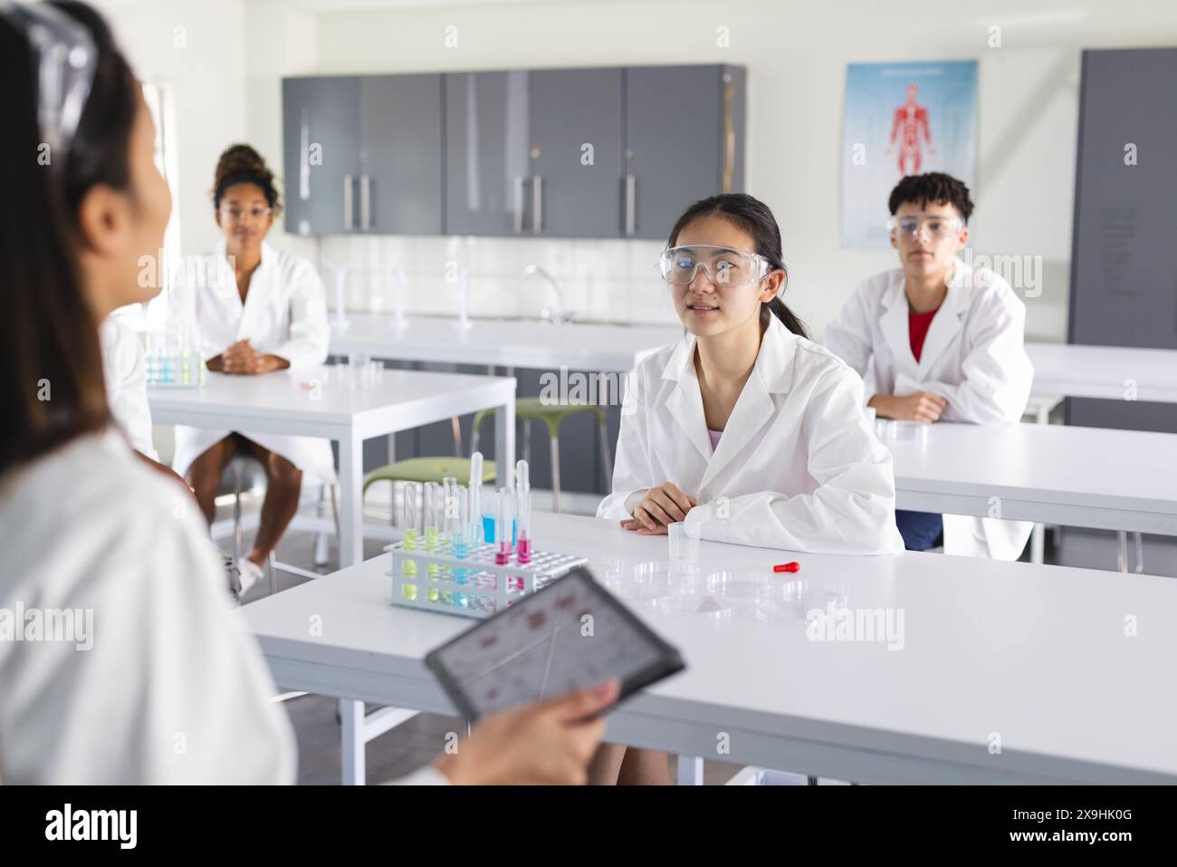 University lab hi-res stock photography and images - Alamy