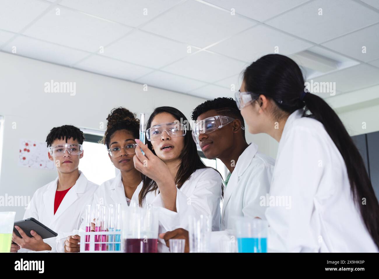 Teenage girl science school hi-res stock photography and images - Alamy