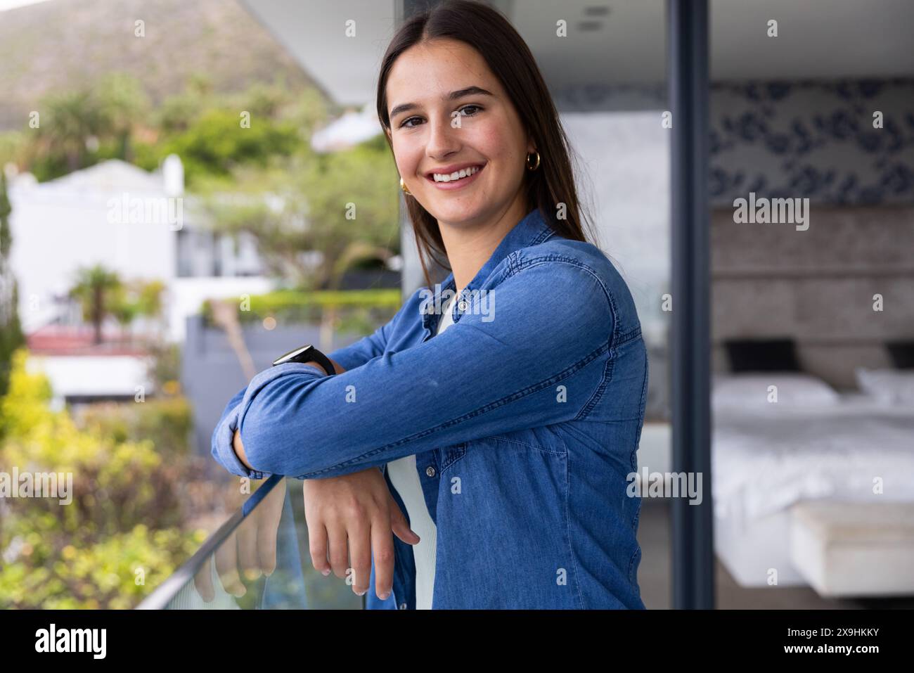 Balcony railing hi-res stock photography and images - Alamy