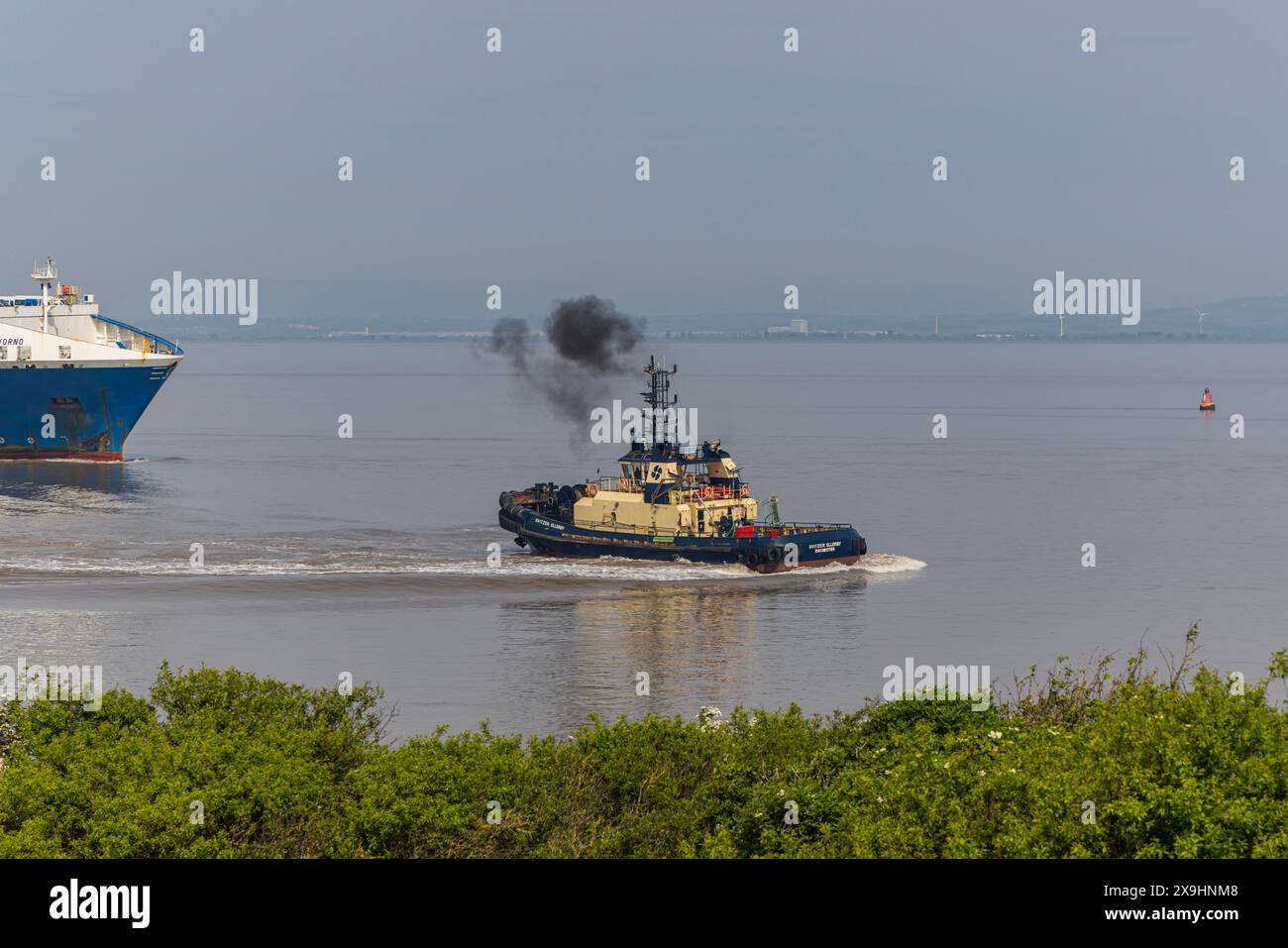 Ships funnel mast smoke hi-res stock photography and images - Alamy