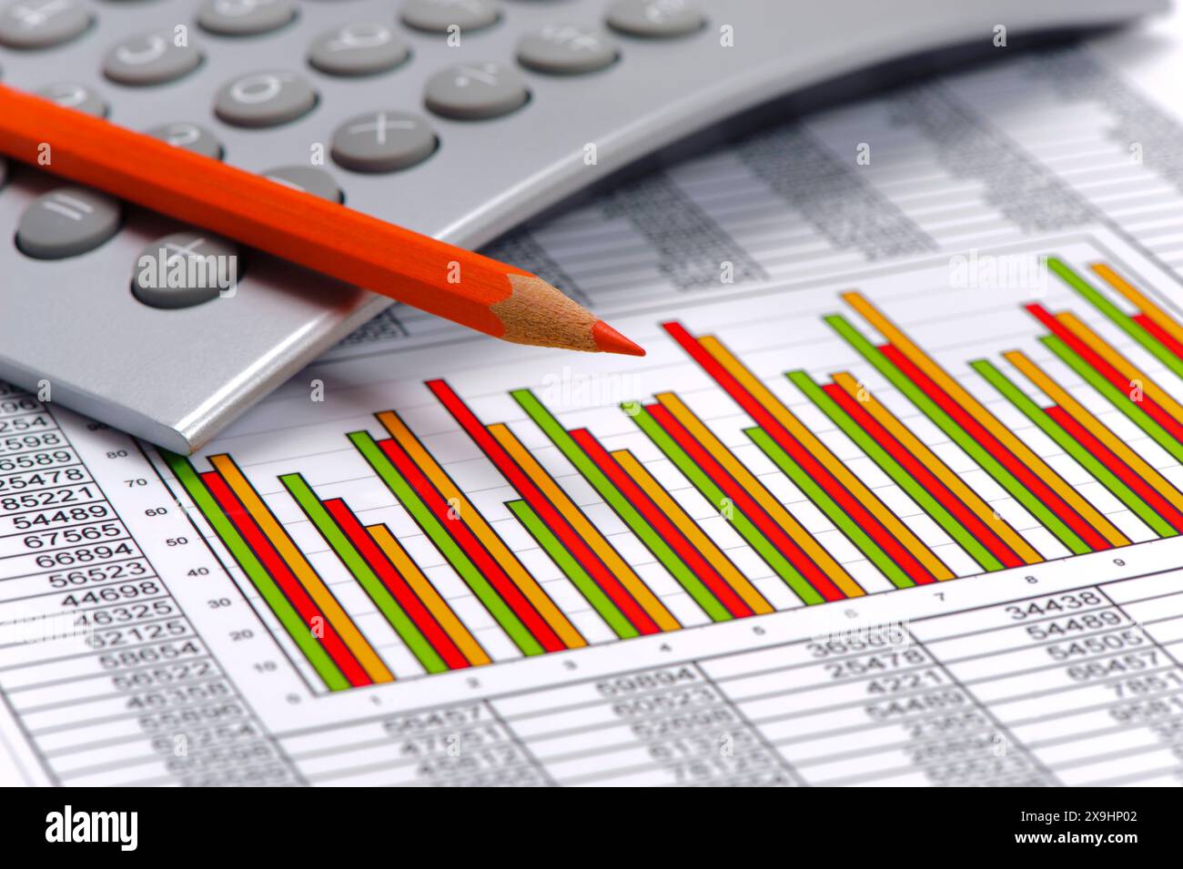 Finanzen, Kalkulation und Chart Chart und finanzielle Kalkulation mit ...