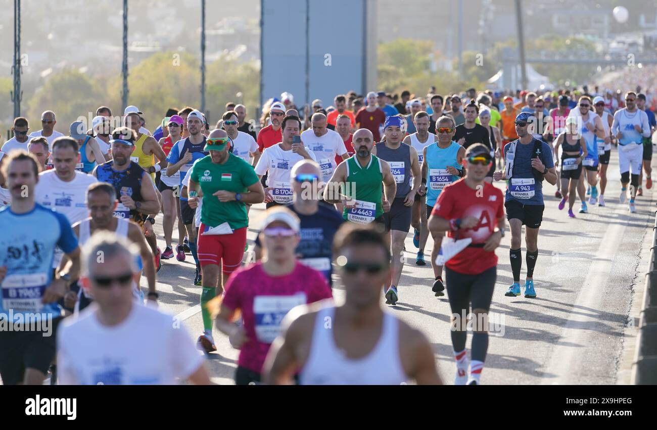 ISTANBUL, TURKIYE - NOVEMBER 05, 2023: Athletes running in 45. Istanbul ...