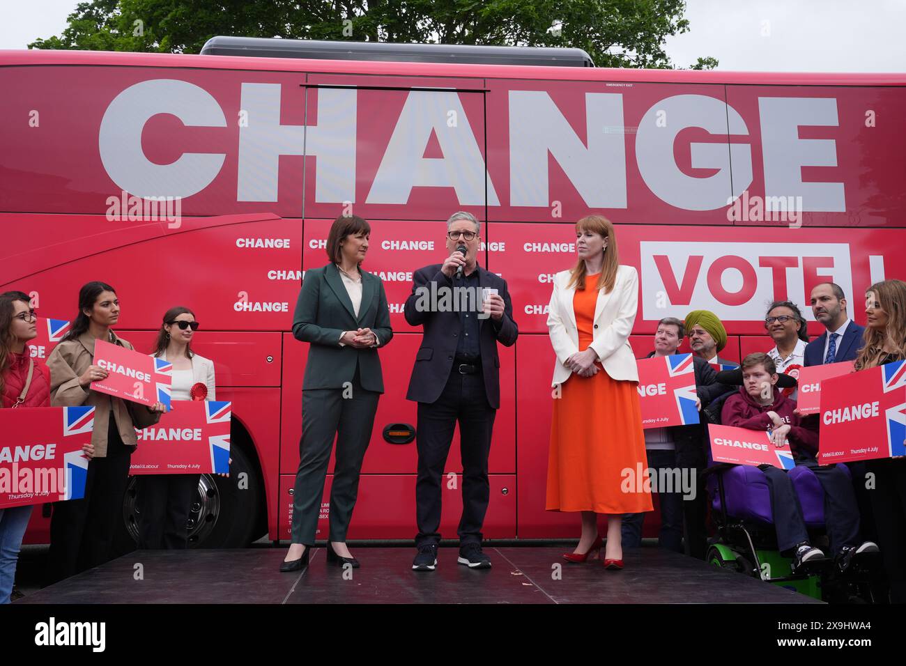 Labour campaign bus 2024 hi-res stock photography and images - Alamy