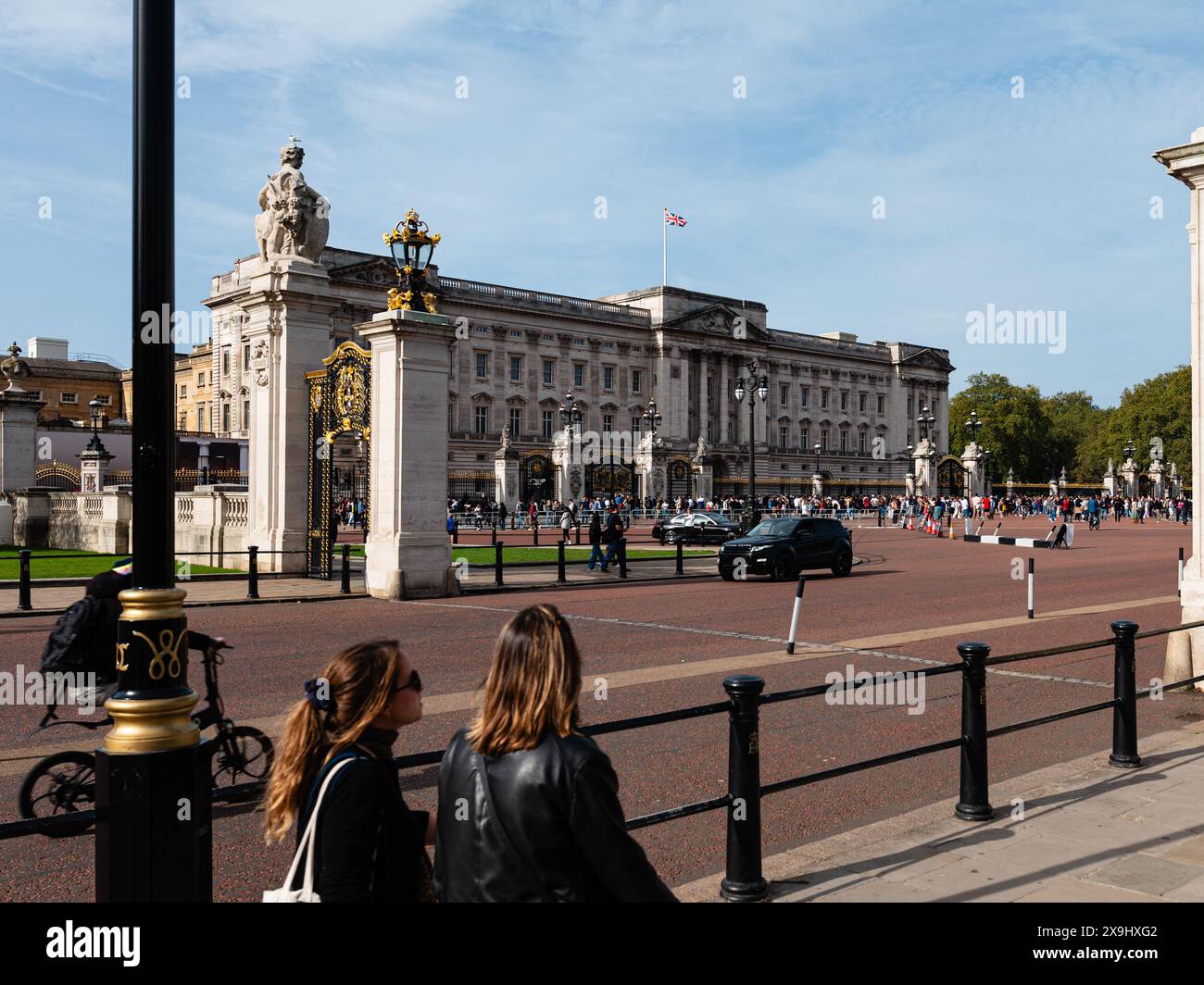 London, England, 07th Oct. 2023: Buckingham Palace with 'Union Jack ...