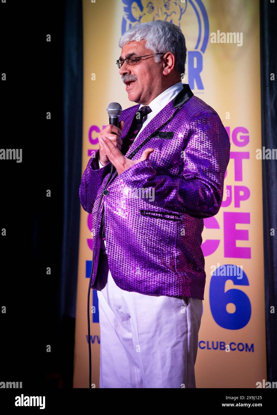 Indian stand up comedy hi-res stock photography and images - Alamy