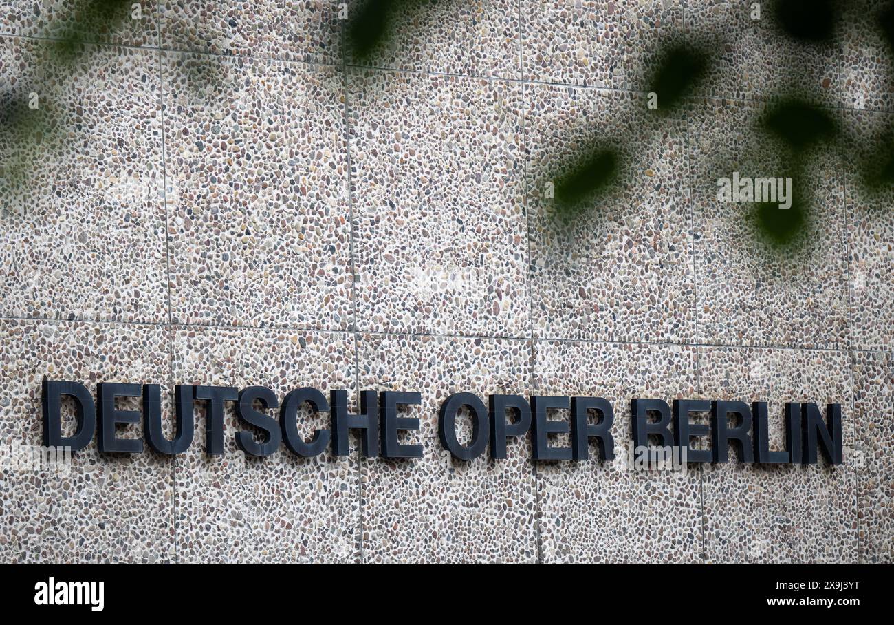 31 May 2024, Berlin: The lettering "Deutsche Oper Berlin" is attached ...
