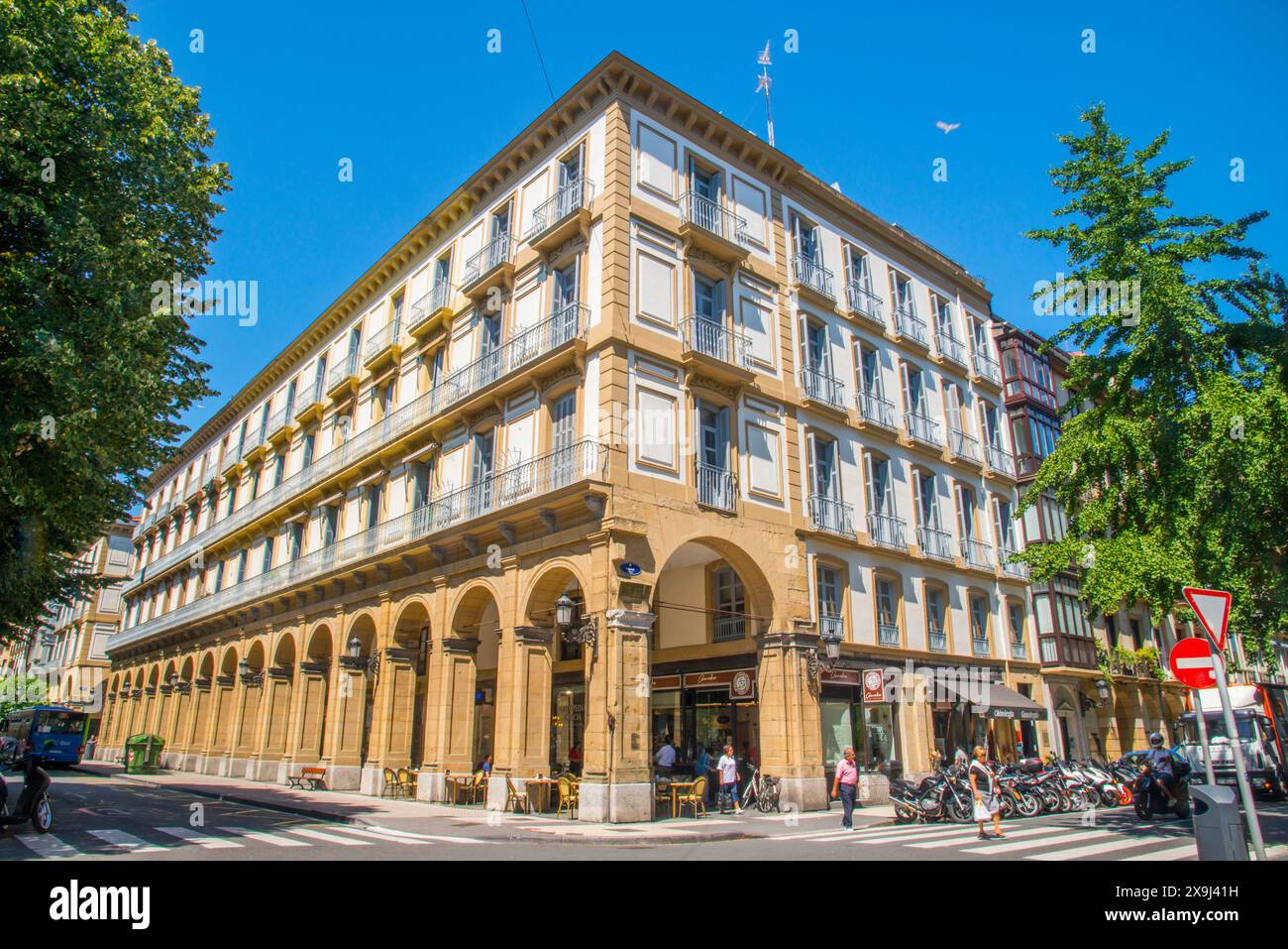Plaza legazpi hi-res stock photography and images - Alamy