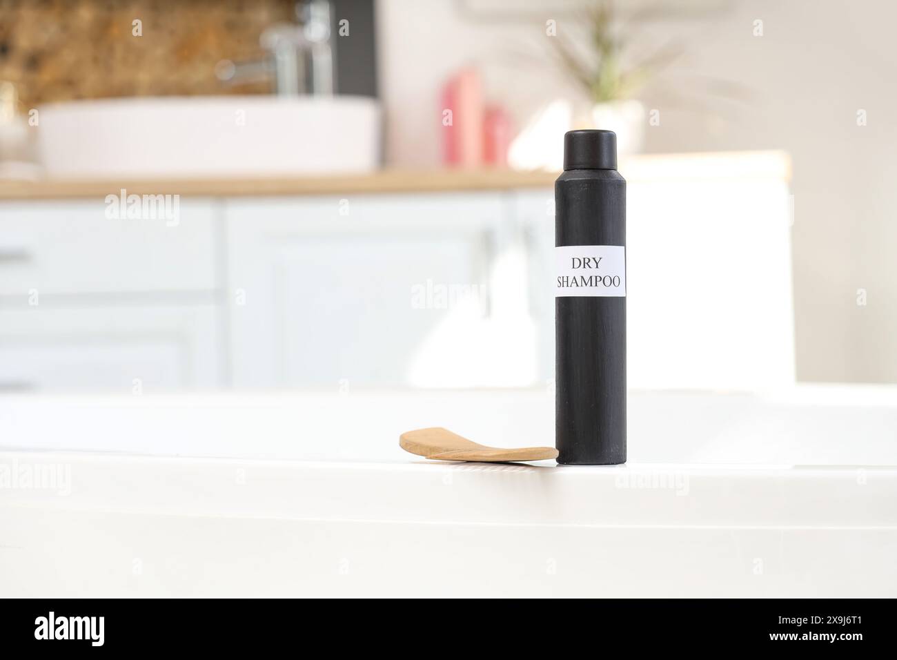 Dry shampoo with comb on bathtub in room, closeup Stock Photo - Alamy