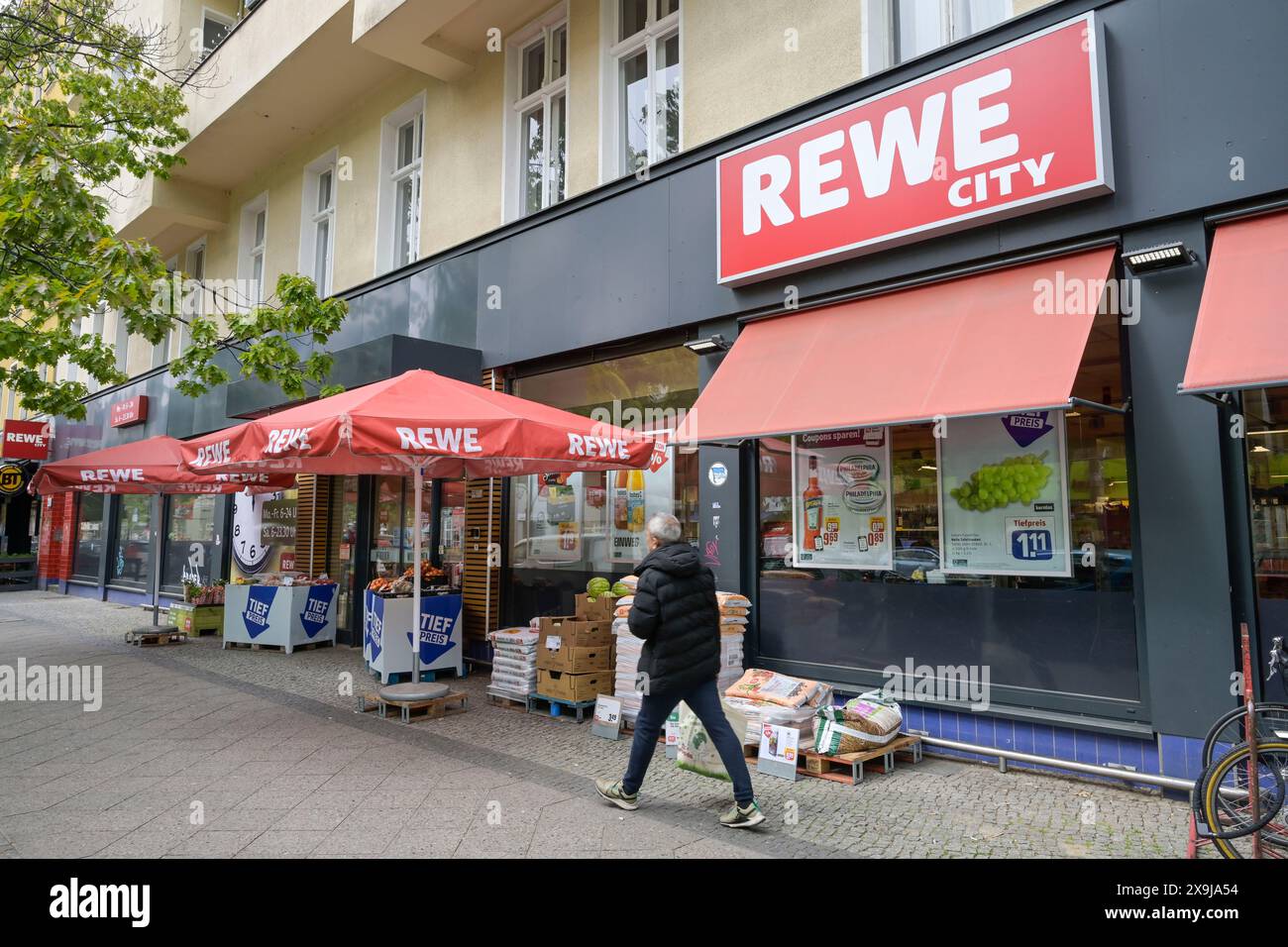 Rewe City Markt, Turmstraße, Moabit, Mitte, Berlin, Deutschland Stock ...