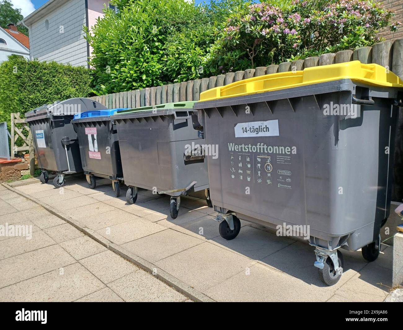 Feature / Symbol: Wertstofftonne 05/24 thg Mülltonne in Bielefeld im ...