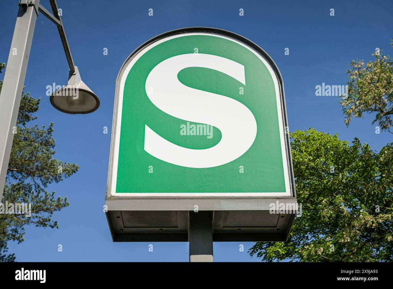 Bahnhof logo hi-res stock photography and images - Alamy