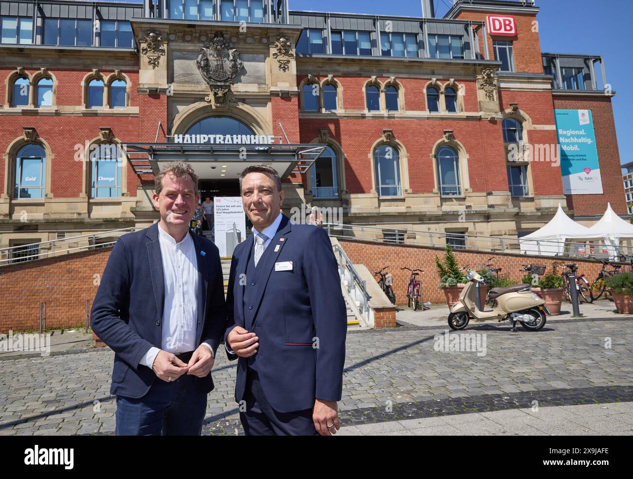 01 June 2024, Schleswig-Holstein, Kiel: Ulf Kämpfer (l, SPD), Lord ...