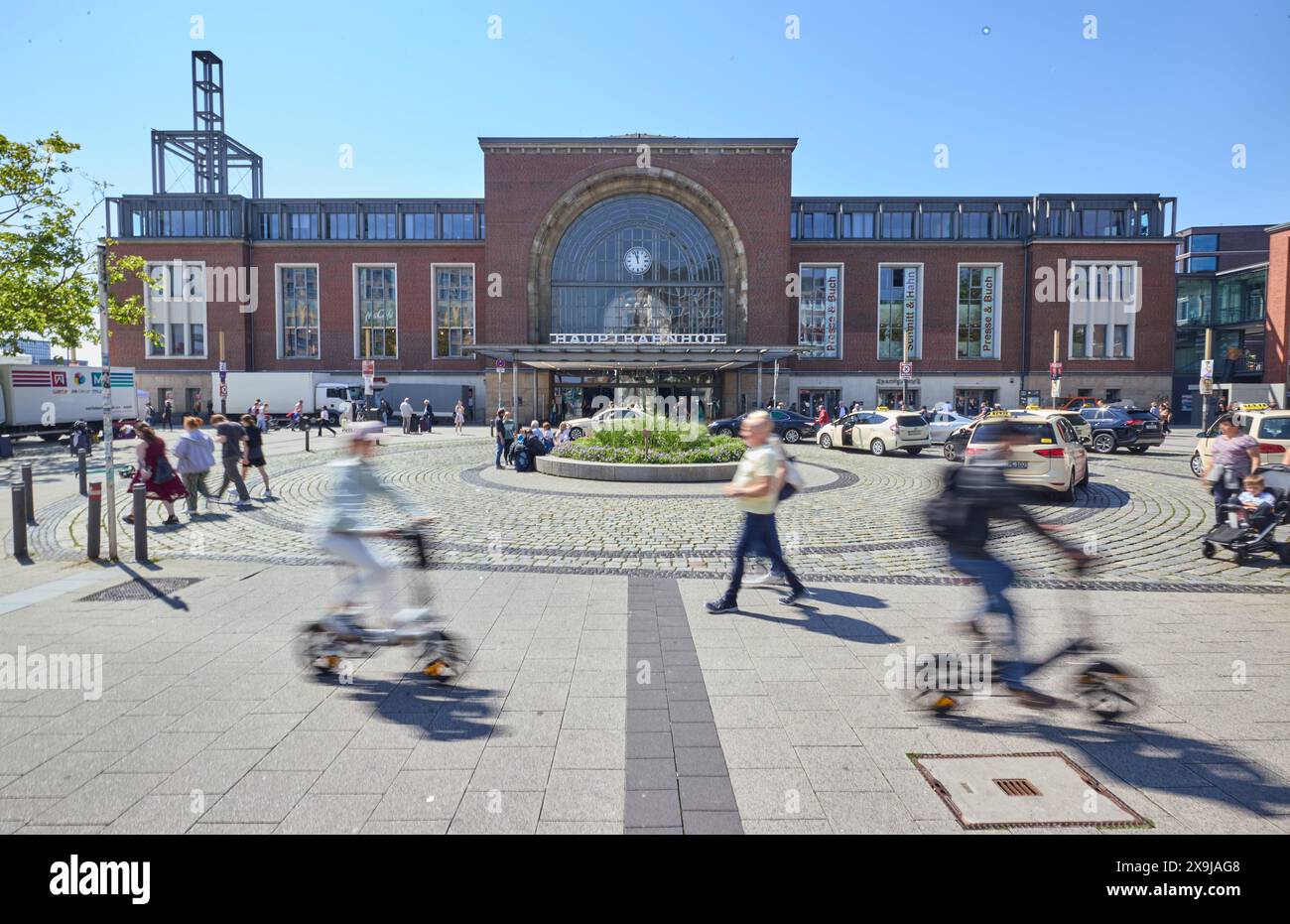 01 June 2024, Schleswig-Holstein, Kiel: View of the main entrance to ...