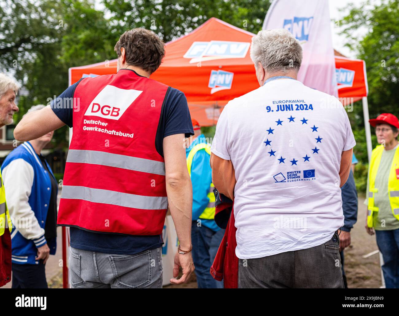 01 June 2024, North Rhine-Westphalia, Gronau: Two trade union ...