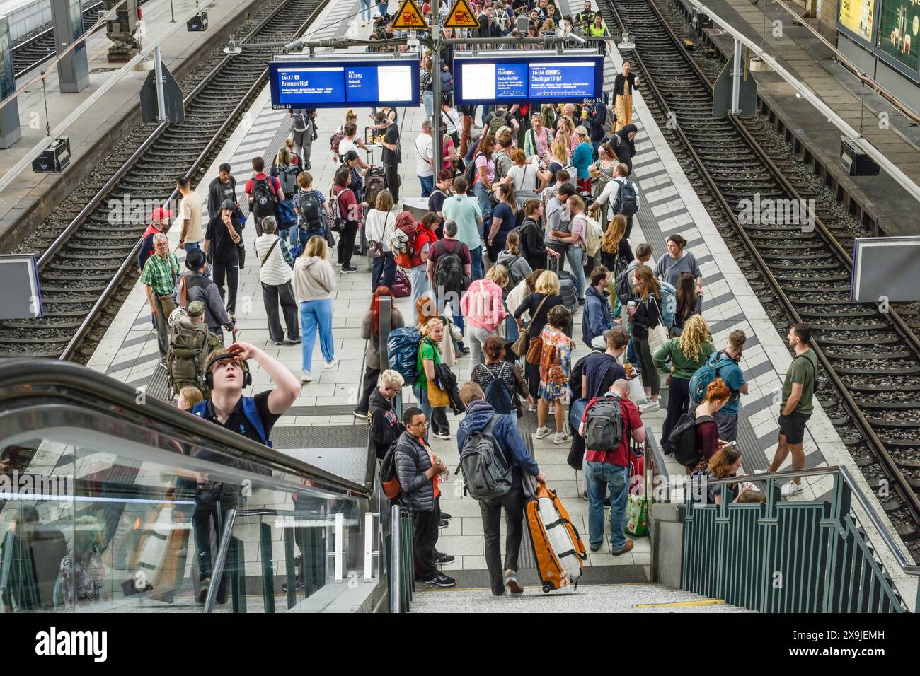 Passagiere, Bahnsteig, Bahnhofshalle, Hauptbahnhof, Hamburg ...