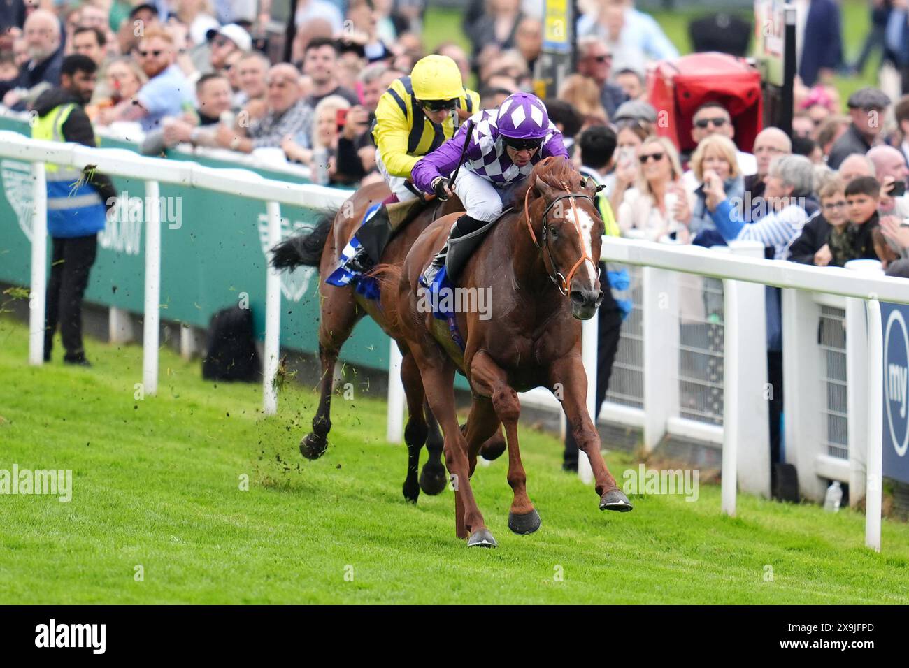 Epsom racing hi-res stock photography and images - Alamy