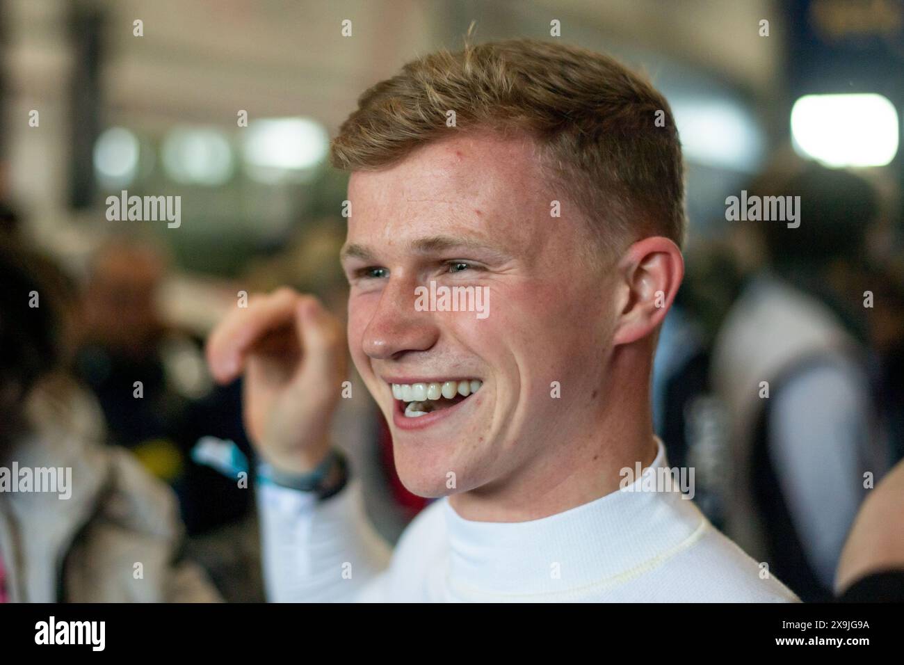 Daniel Harper (BMW M Team RMG, BMW M4 GT3, SP9, #72) jubelt ueber die ...