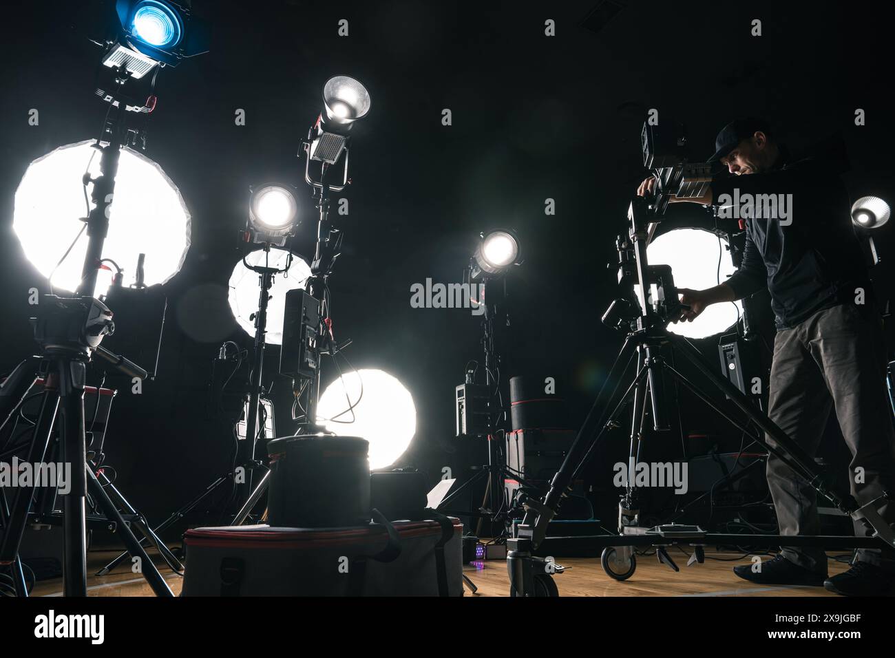 Filmmaker Adjusting Camera Lighting On Set Stock Photo - Alamy
