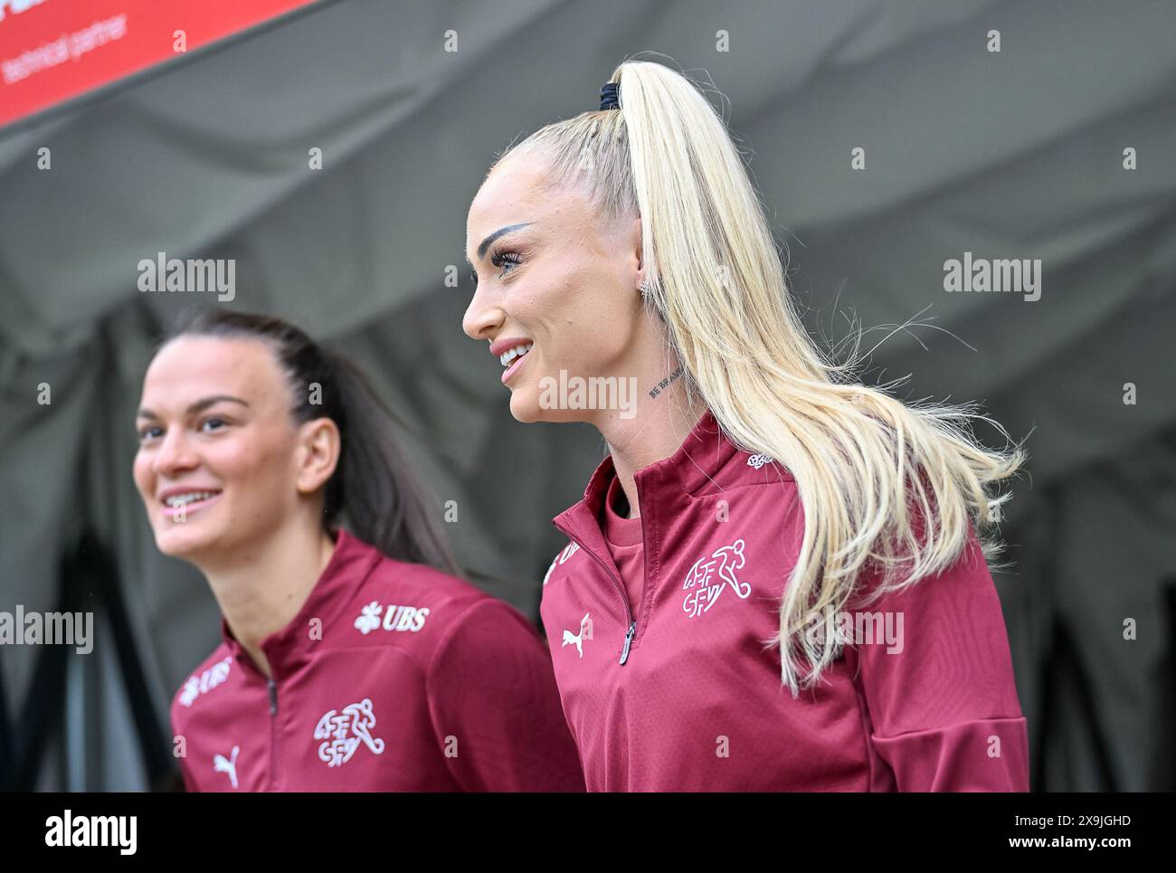 Riola Xhemaili (Schweiz, #07), Alisha Lehmann (Schweiz, #23) SUI ...