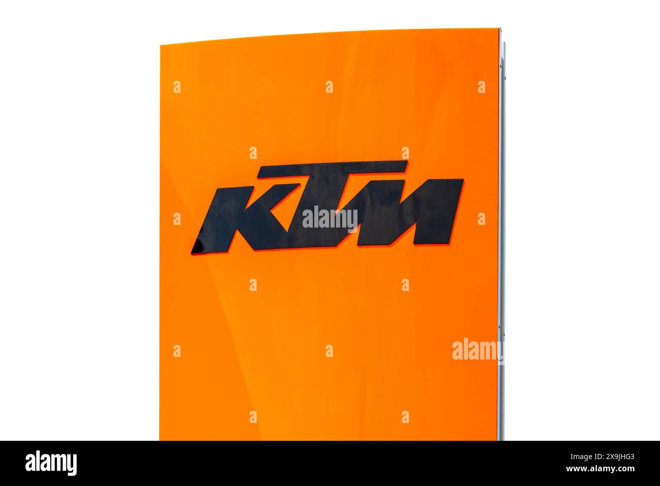 Firma KTM Firmenschild und Werbeschild der Firma KTM, isoliert über ...