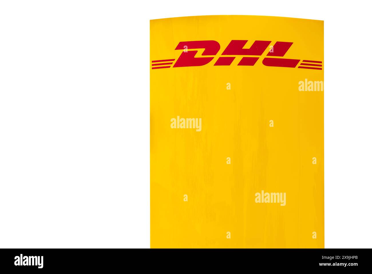 Firma DHL Firmenschild und Werbeschild der Firma DHL, isoliert über ...